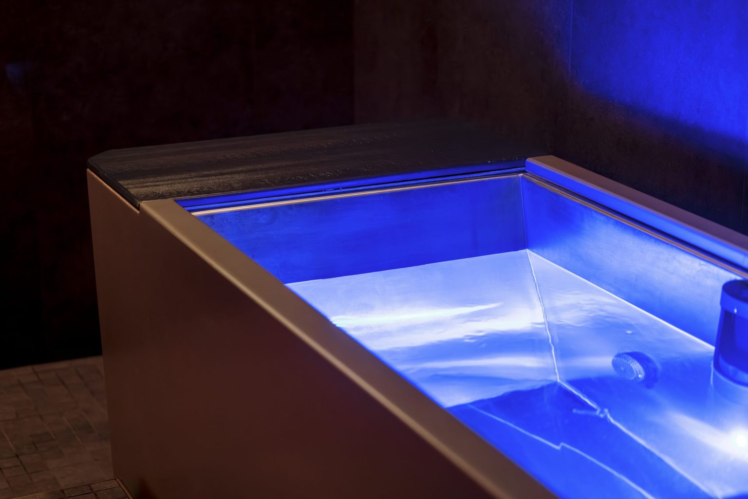 Cold Plunge Therapy: Powerful Recovery | MOVATI Athletic